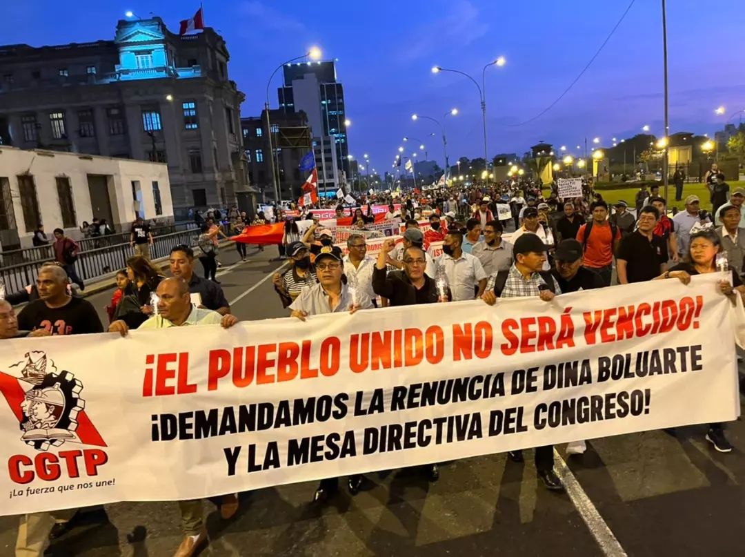 Sindicatos peruanos desarrollan paro nacional en reclamo de elecciones